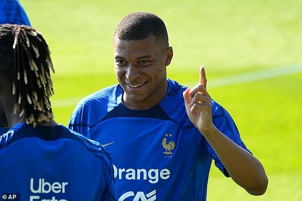 PSG gạch tên, rao bán Mbappe với giá khủng | Báo Dân trí