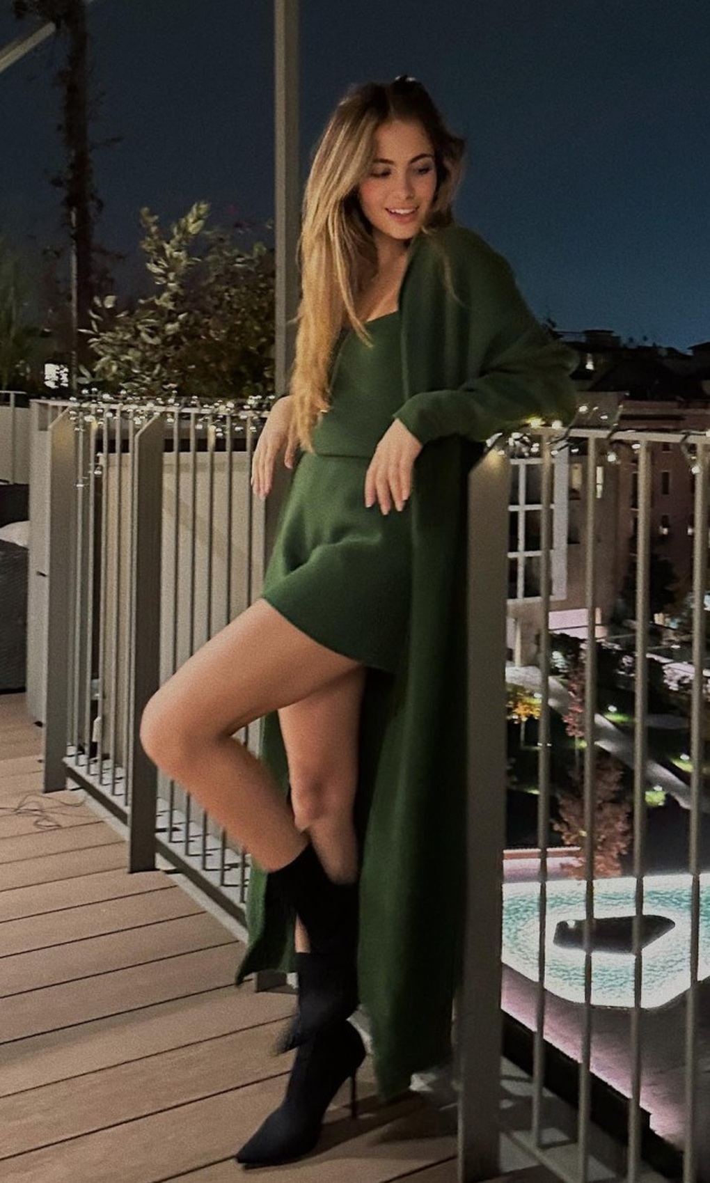 Ngắm vẻ đẹp người tình xinh như mộng của tân binh đắt giá nhất ...