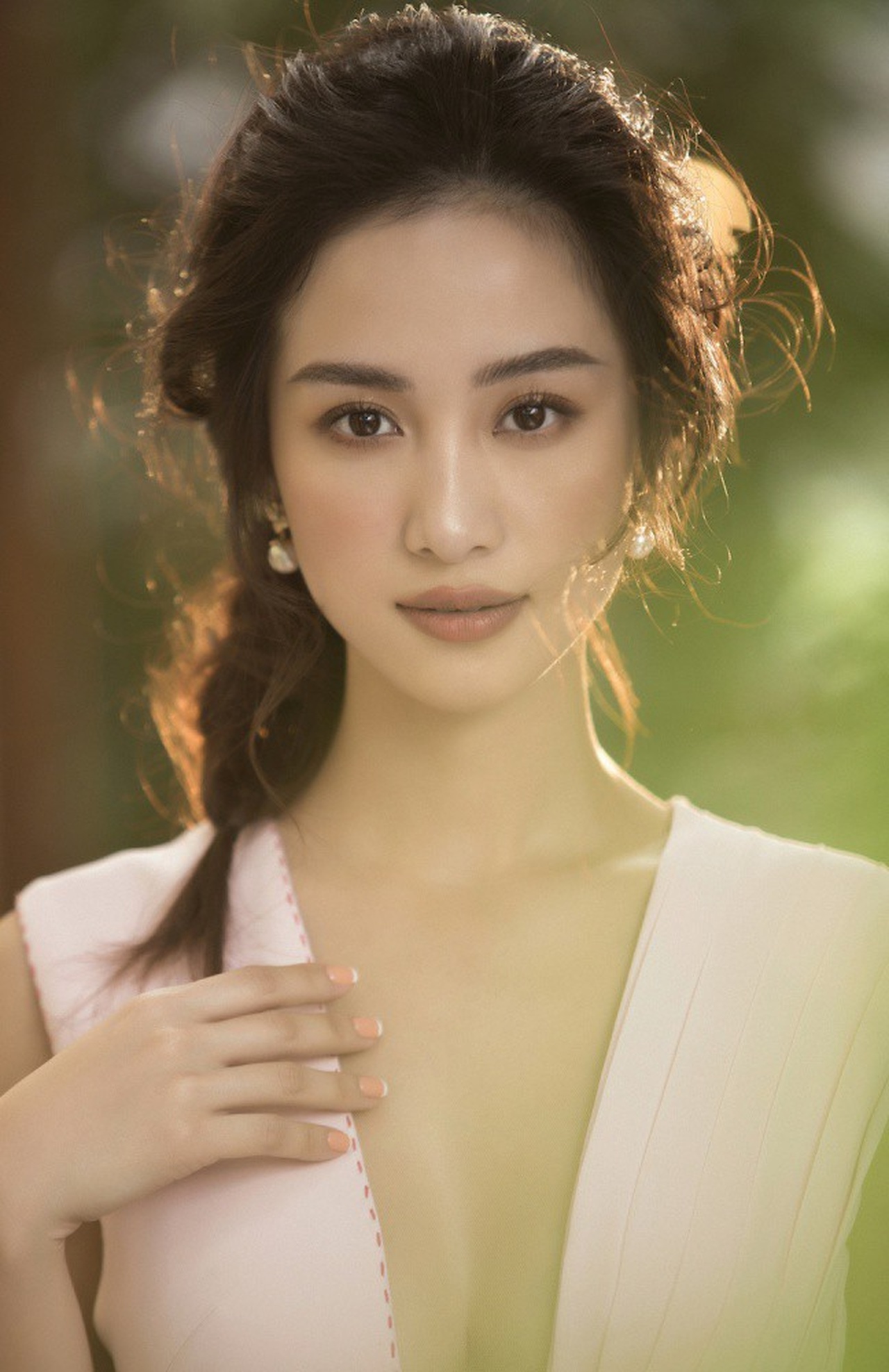 Jun Vũ ngày càng tự tin khoe vòng một phổng phao sau “dao kéo” | Báo ...