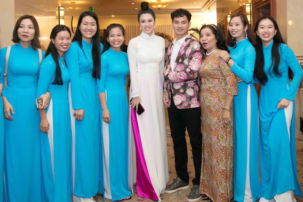 Emily Hồng Nhung làm MC cùng Xuân Bắc | Báo Dân trí