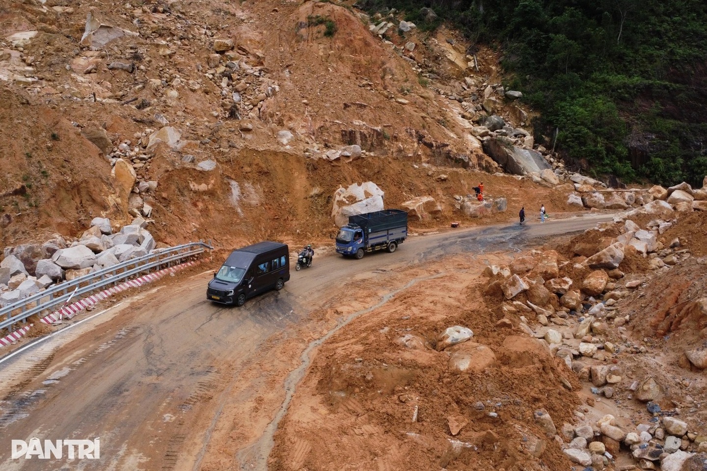 Khanh Le Pass reopens after deadly landslides