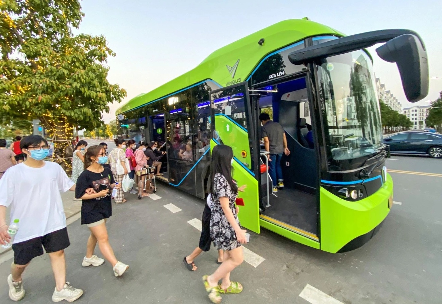 Ho Chi Minh City launches 25 electric bus routes