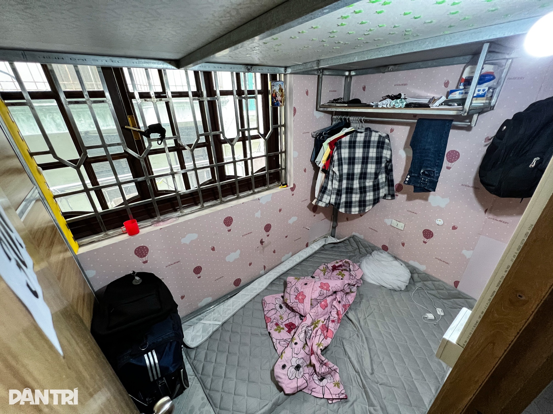 Cuộc sống bên trong những căn phòng trọ hộp diêm chỉ 3m2 ở Hà Nội | Báo ...