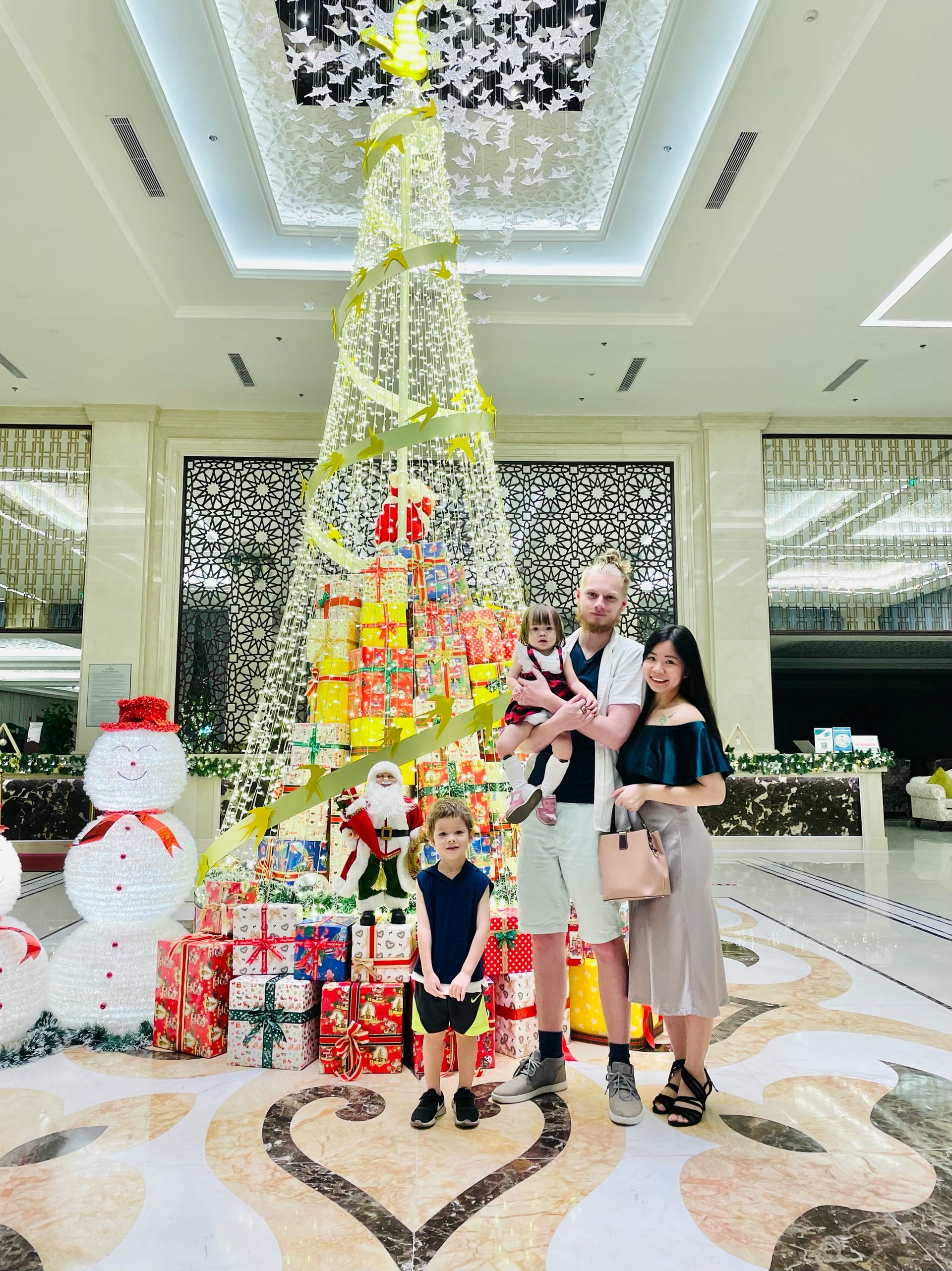 Hôn nhân hoán đổi của cô gái Việt cãi lời bố mẹ, cưới anh lính hải quân ...