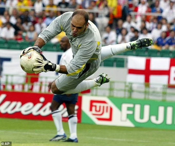 Cuộc sống của các ngôi sao từng giúp Brazil vô địch World Cup 2002 ...