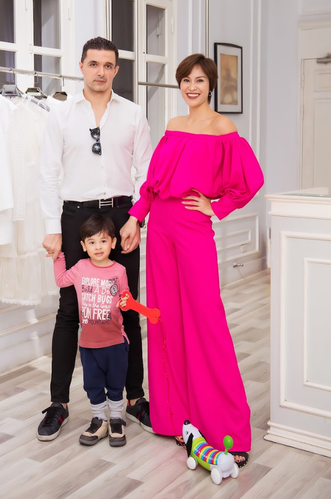 Mc Phương Mai Tình Tứ Bên Chồng Tây Báo Dân Trí