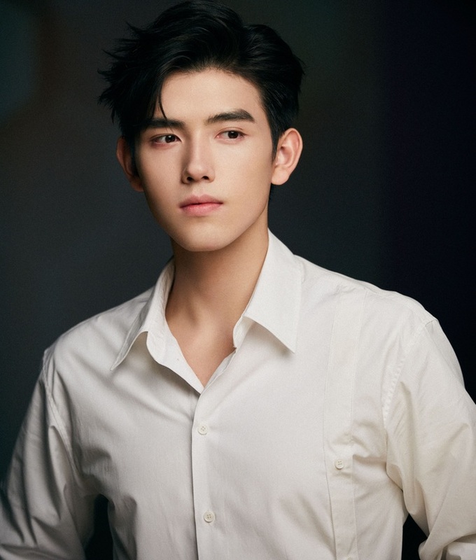 Giải mã sức hấp dẫn của Trần Phi Vũ trong "Chiếc bật lửa và váy công ...