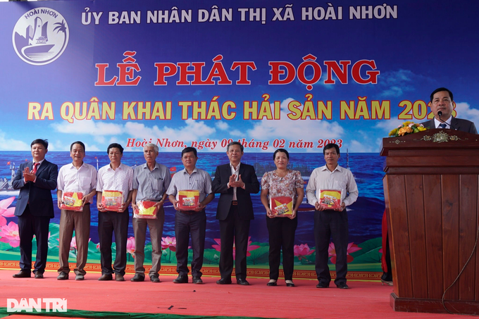 Đội tàu "khủng" săn cá ngừ trang bị tiền tỷ, đi chuyến biển đầu năm ...