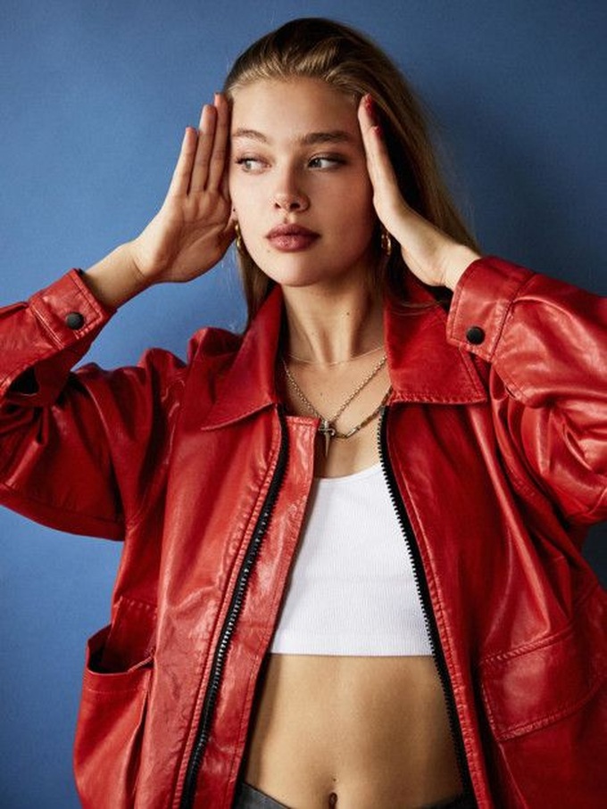 Sắc vóc gợi cảm của nữ diễn viên đẹp lu mờ nữ chính trong "Nàng tiên cá ...