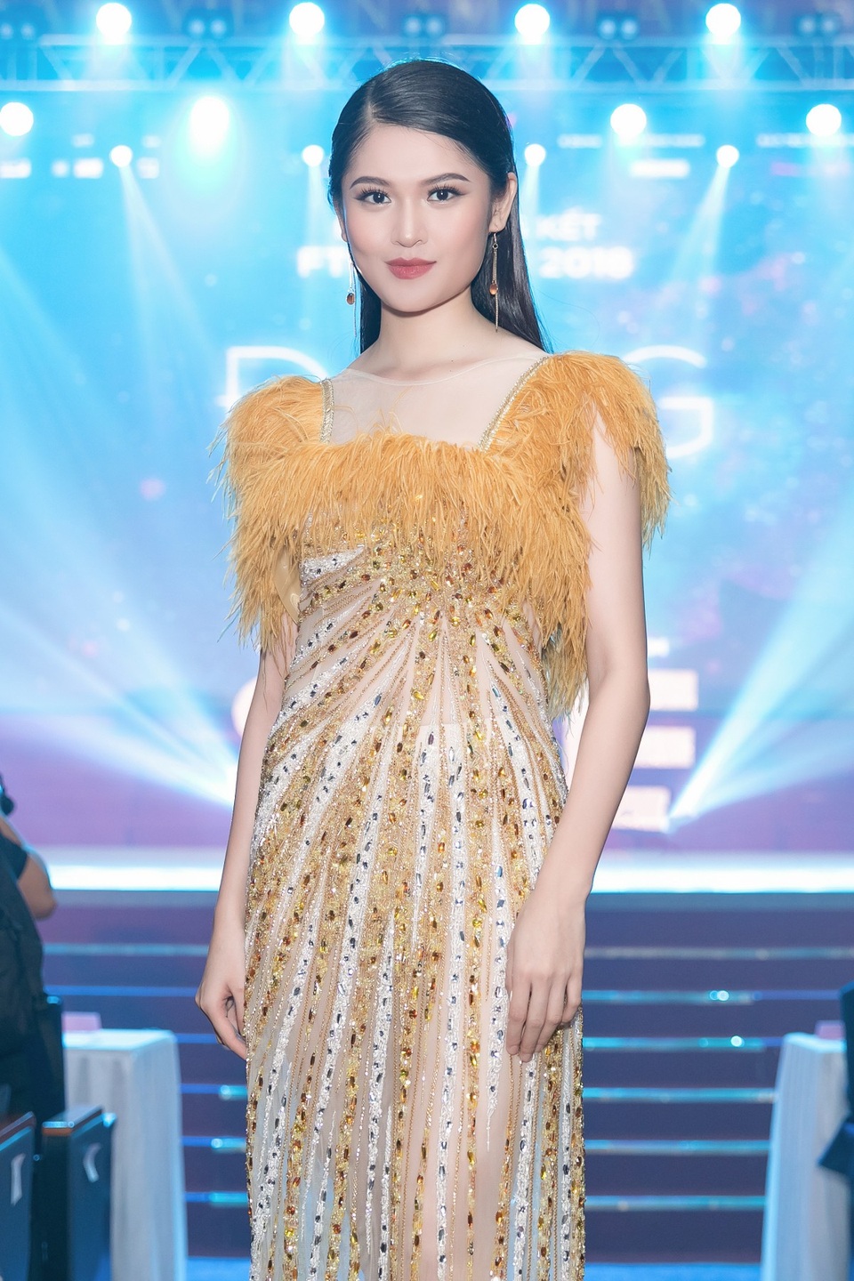 Kỳ Duyên, Thuỳ Dung đọ lưng trần gợi cảm ở “lò luyện Hoa hậu Việt Nam ...