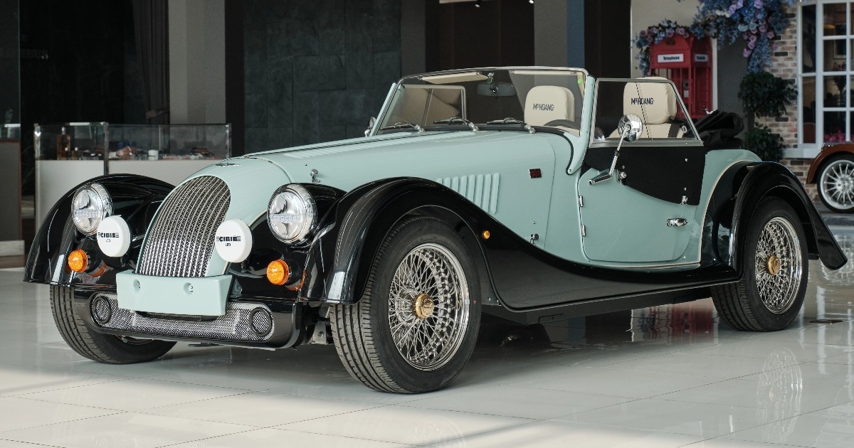 Chủ xe Hà Nội chi hơn 7 tỷ đồng mua Morgan Plus Four màu độc nhất Việt ...