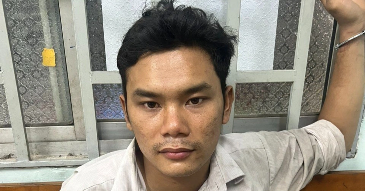 Mang súng rulo cùng 17 viên đạn đi bán bị cảnh sát phát hiện | Báo Dân trí